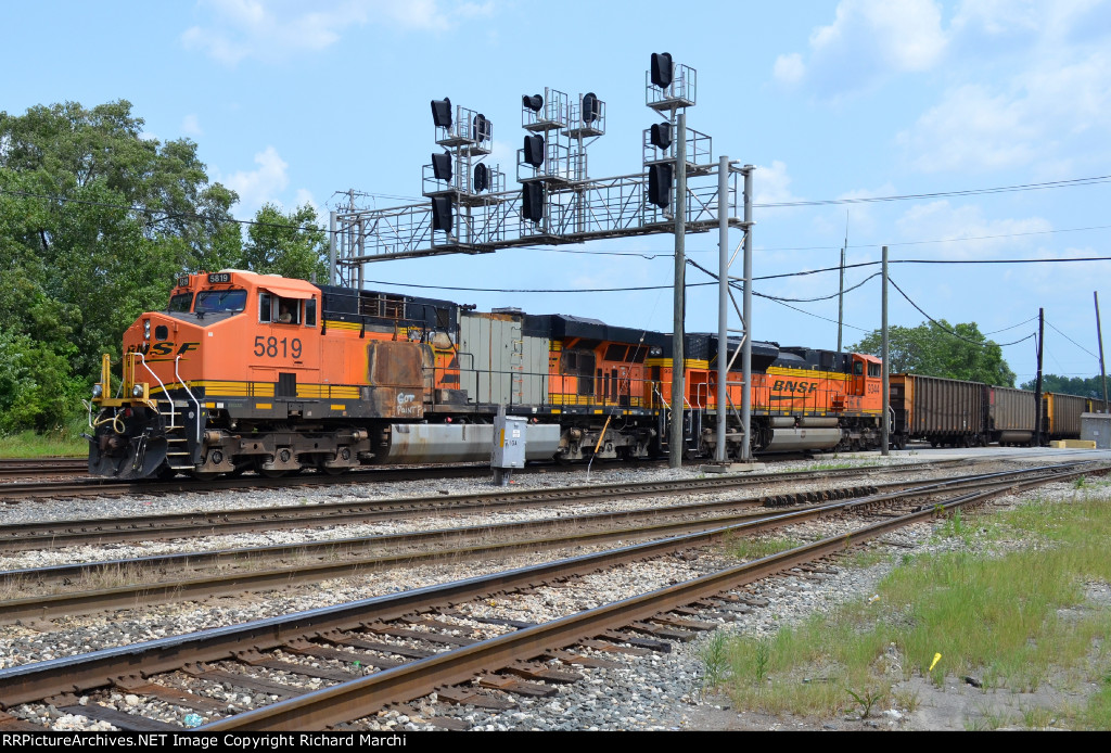 BNSF 5819